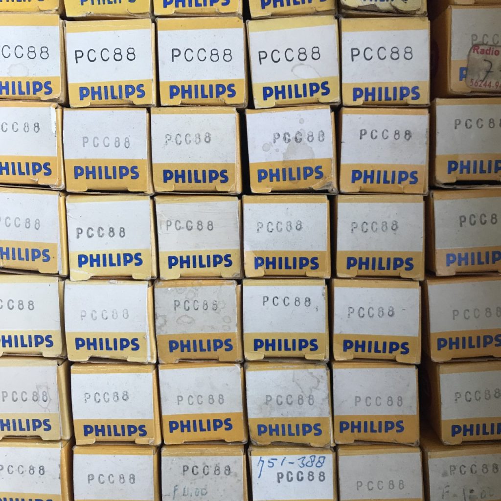 Philips PCC88 / 7DJ8 dimpled disc getter NOS/NIB (6DJ8 /ECC88 ...